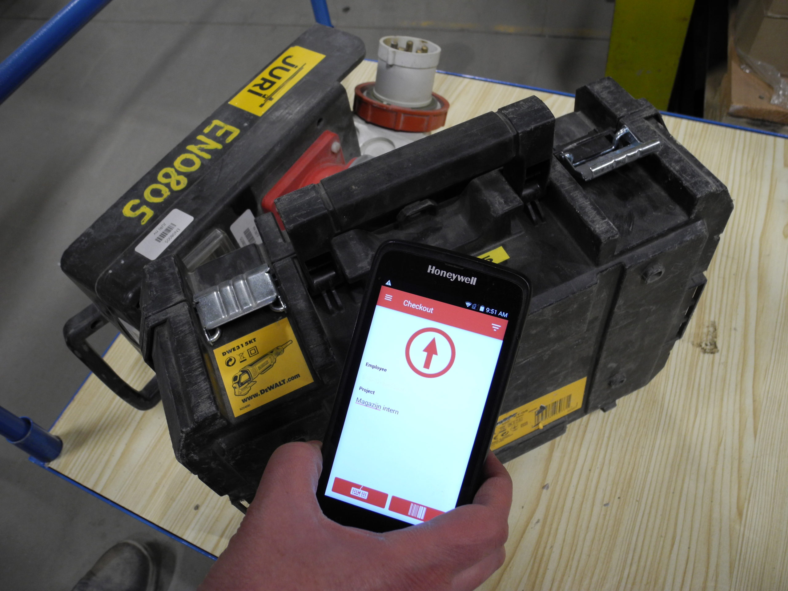 Enregistrement du matériel et suivi du matériel par scan | Mira Software